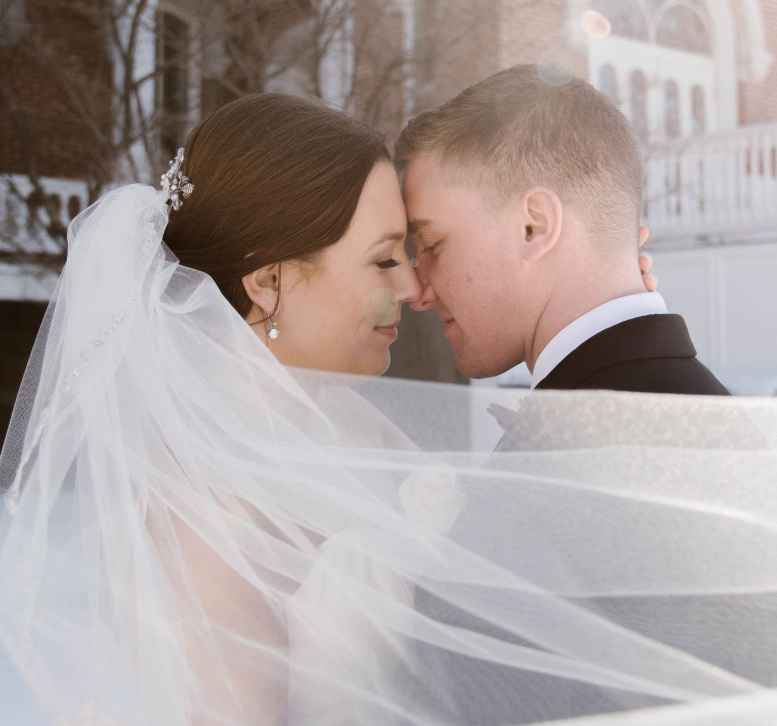 36 Beautiful Wedding Veil Photos [Tips and Inspiration]