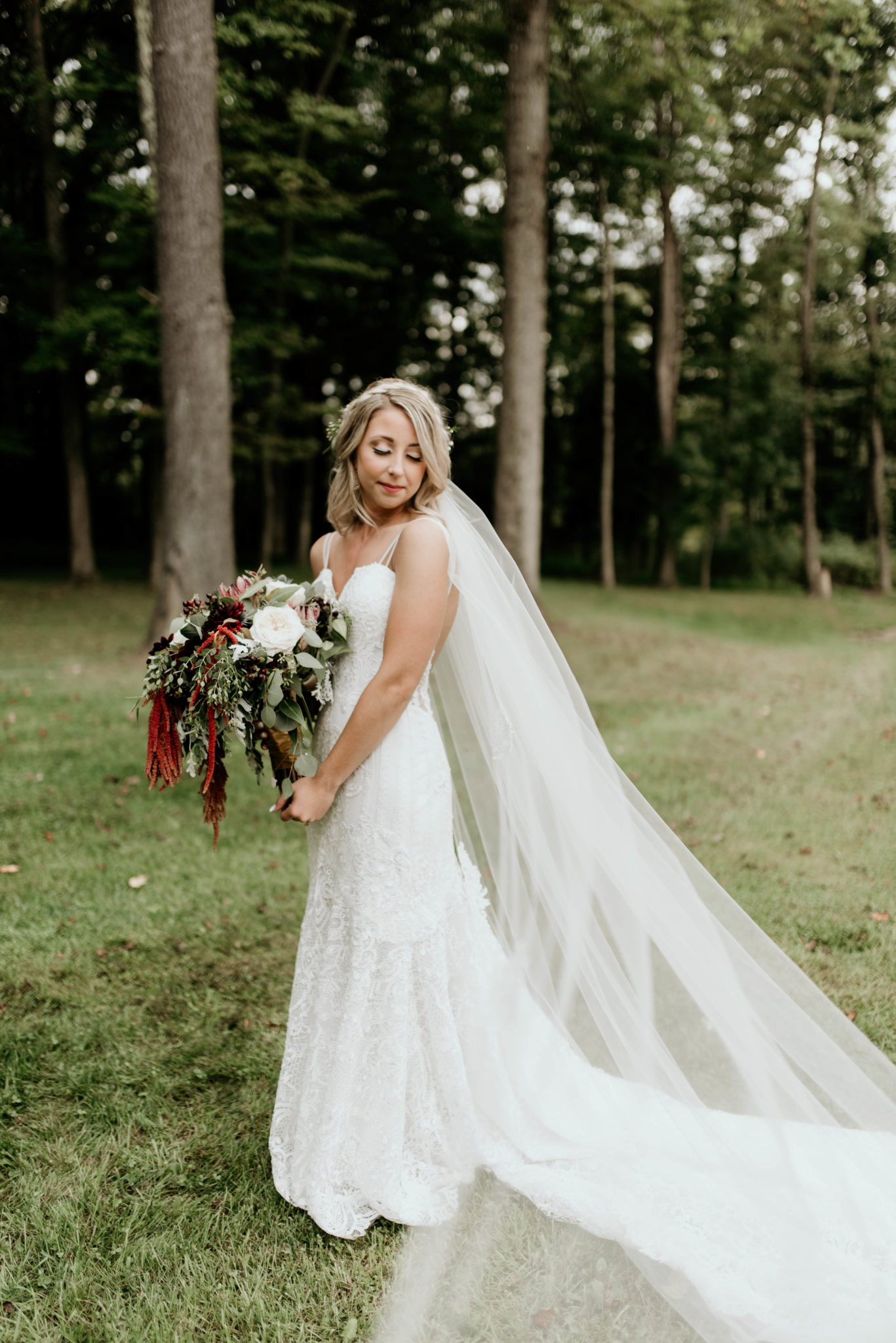 36 Beautiful Wedding Veil Photos [Tips and Inspiration]