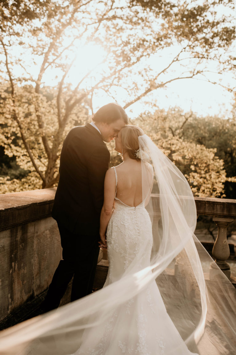 36 Beautiful Wedding Veil Photos [Tips and Inspiration]