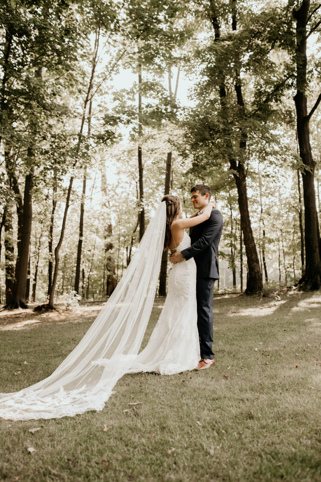 36 Beautiful Wedding Veil Photos [Tips and Inspiration]
