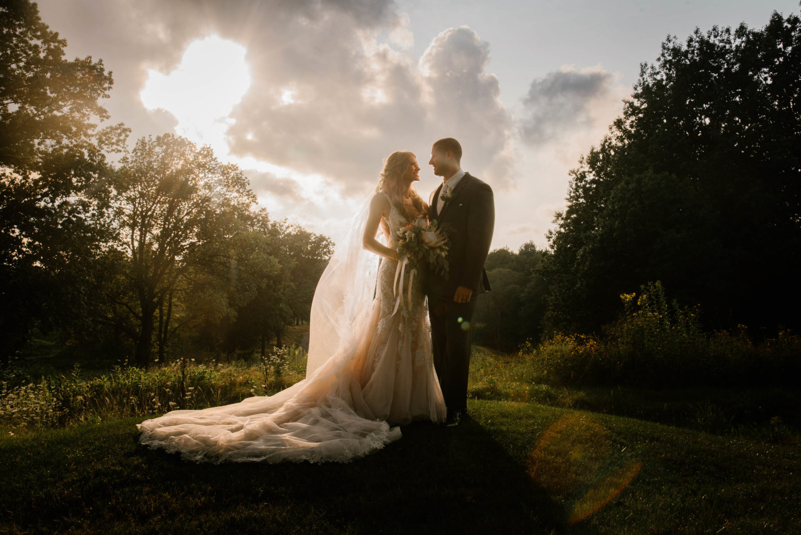 5 Ways To Use Veils In Your Wedding Photos [Tips Included]