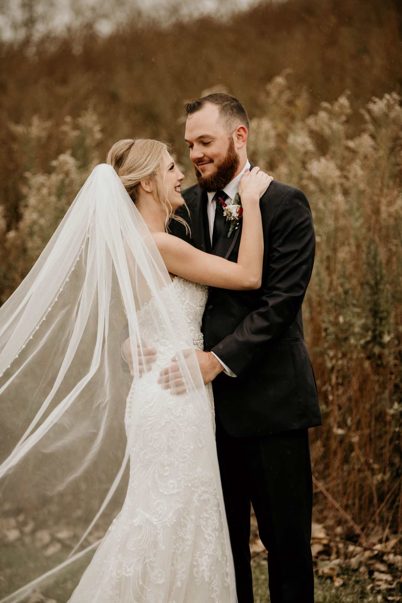 5 Ways To Use Veils In Your Wedding Photos [Tips Included]
